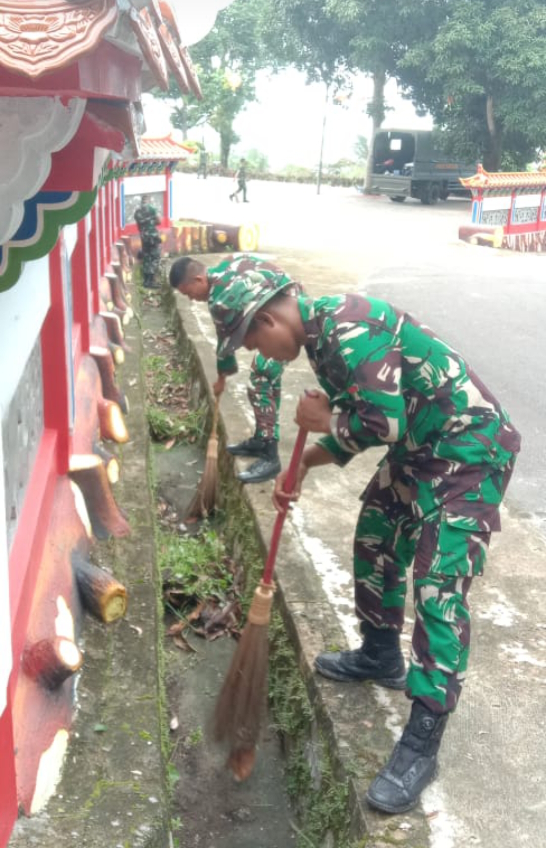 Bersihkan Tempat Ibadah, Warnai Kegiatan HUT ke 13 Korem 045/Garuda ...
